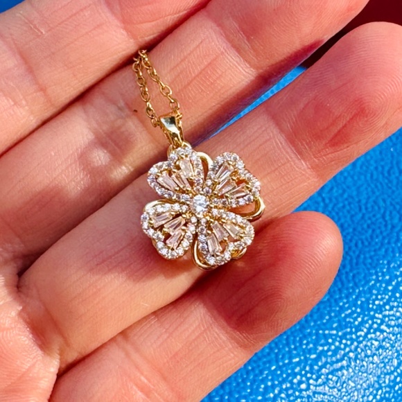 Jewelry | Nwt Spinning Four Leaf Clover Necklace 18k Gp 18 Chain | Poshmark